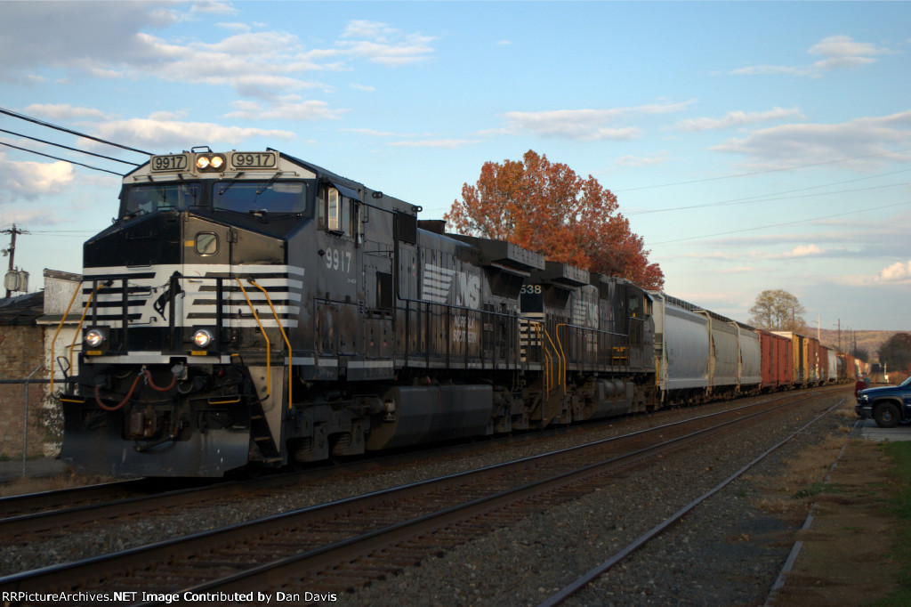 NS C40-9W 9917 leads 15T